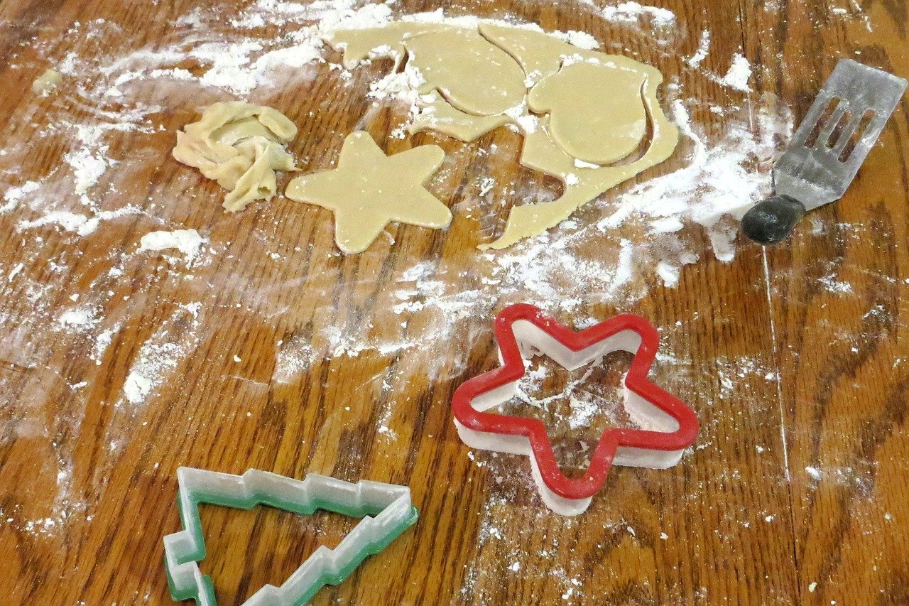 Easy Ways to Introduce Your Kids to Baking - Tools2Tiaras